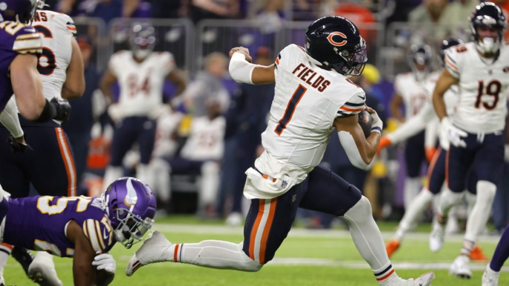 Bears Edge Vikings in Thrilling 12-10 Showdown: Dobbs Struggles Raise ...
